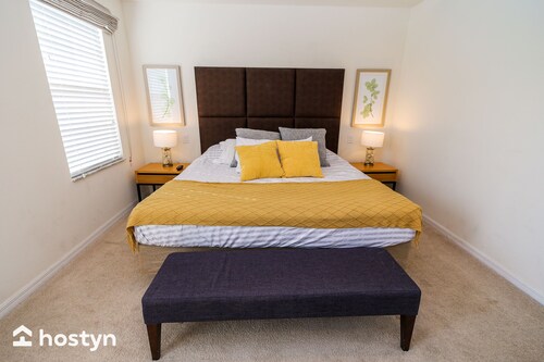 Townhome + Jacuzzi + Grill + 10" Min Disney! - Four Corners, FL
