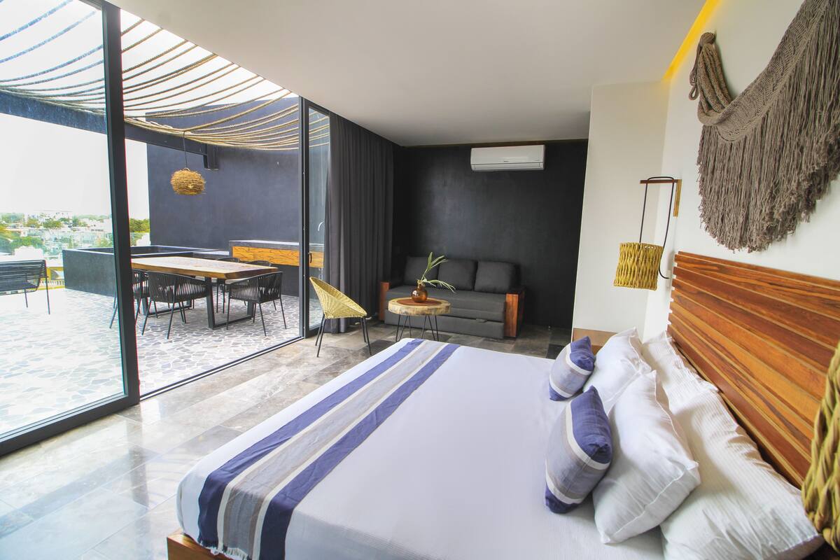 Suíte panorâmica, piscina particular | Cofres nos quartos, cortinas blackout, Wi-Fi de cortesia