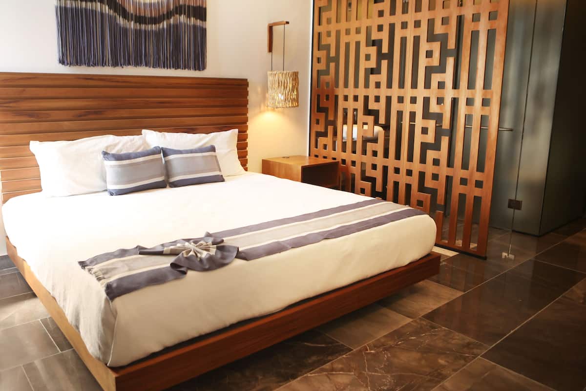 Apartamento superluxo, 2 quartos, terraço | Cofres nos quartos, cortinas blackout, Wi-Fi de cortesia