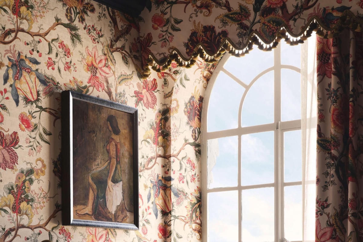 Cofre no quarto, secretária