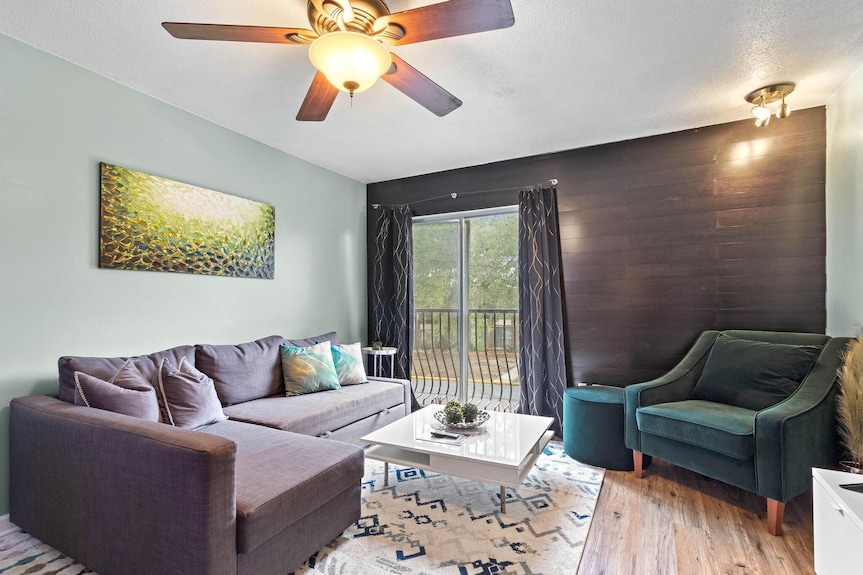 Cute Condo Close To Campus - Walk To Shands/pool! - Gainesville, FL