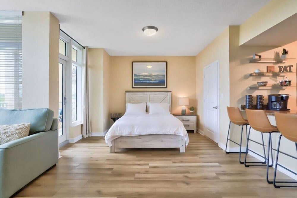 Studio With Rooftop Pool In Boynton Beach - Atlantis, FL