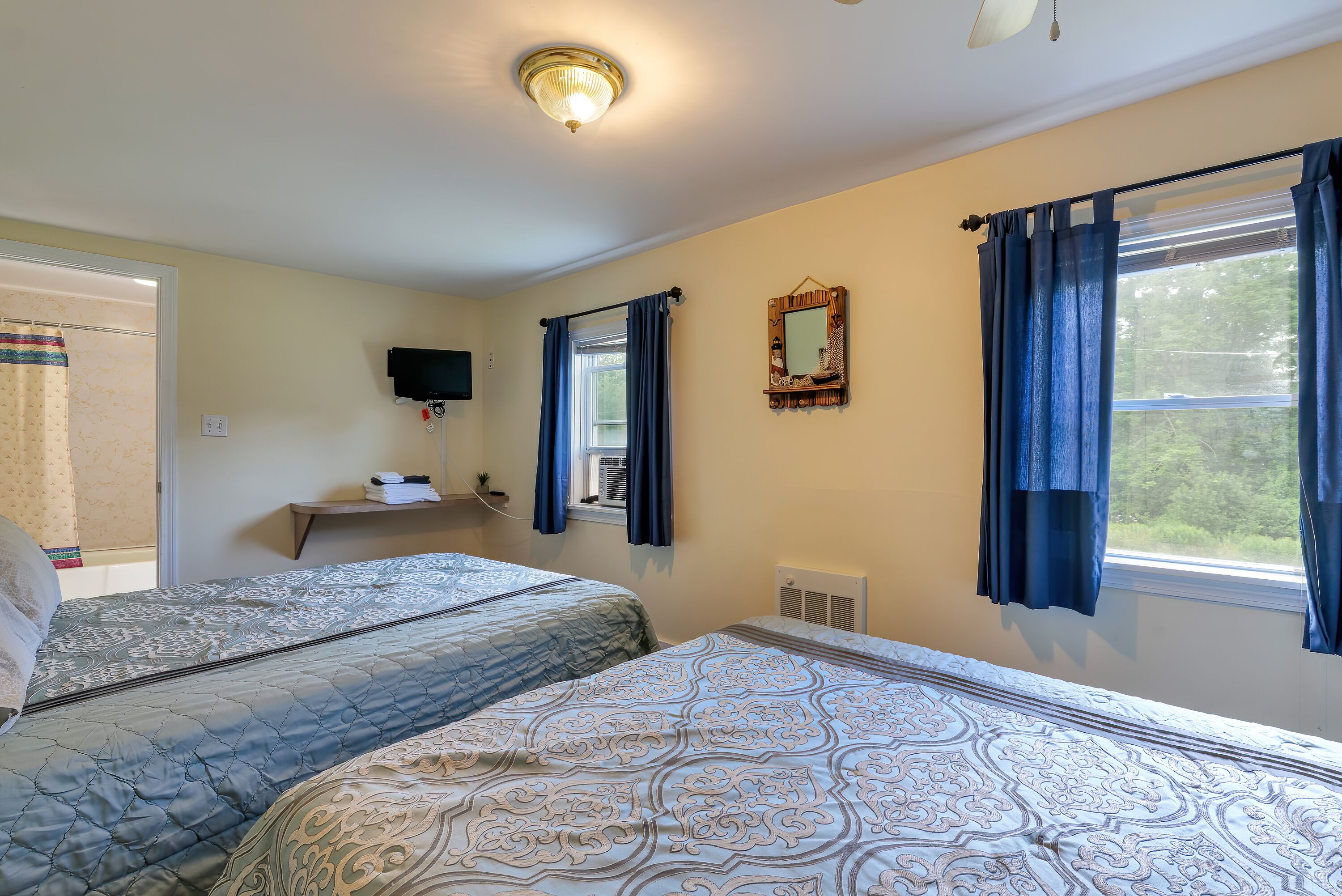 The Yellow 2 Bedroom Cottage @Twin Hills Cottages - Maine