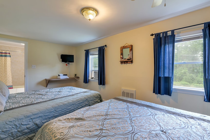 The Yellow 2 Bedroom Cottage @Twin Hills Cottages - Maine