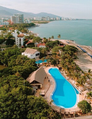 2 piscinas exteriores 