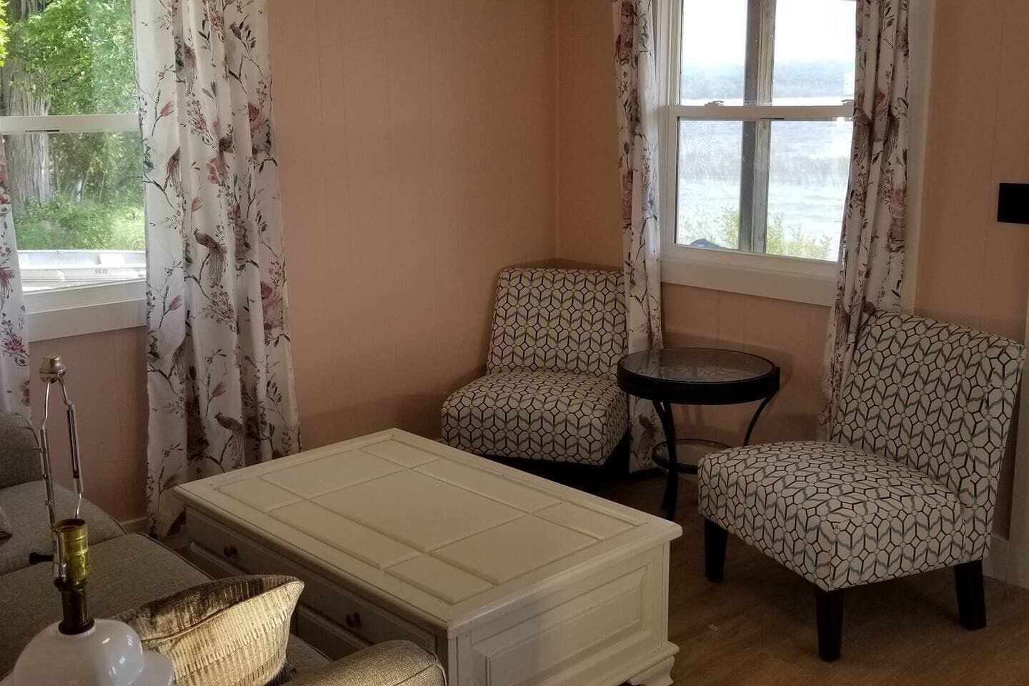 Lakeside Cottage #2, Waterfront On Upper Herring Lake, Ac, Kayaks, Sups, Rowboat - Benzonia, MI