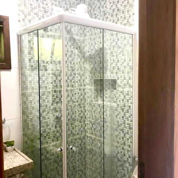 Big Island Longa Beach. - Ilha Grande