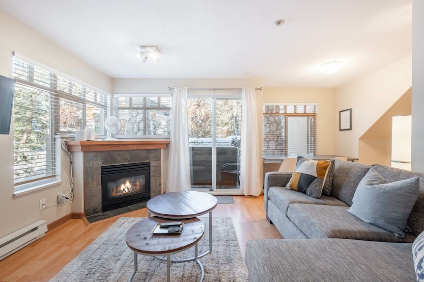 Private Hot Tub | Pets | Free Parking | Location! - Whistler