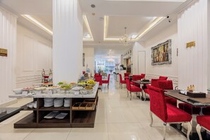 Pequeno-almoço tipo buffet diário incluído