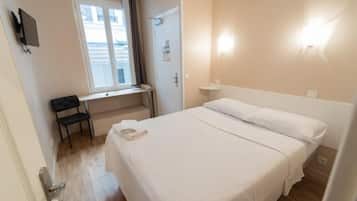 Quarto casal clássico | Wi-Fi de cortesia, roupa de cama