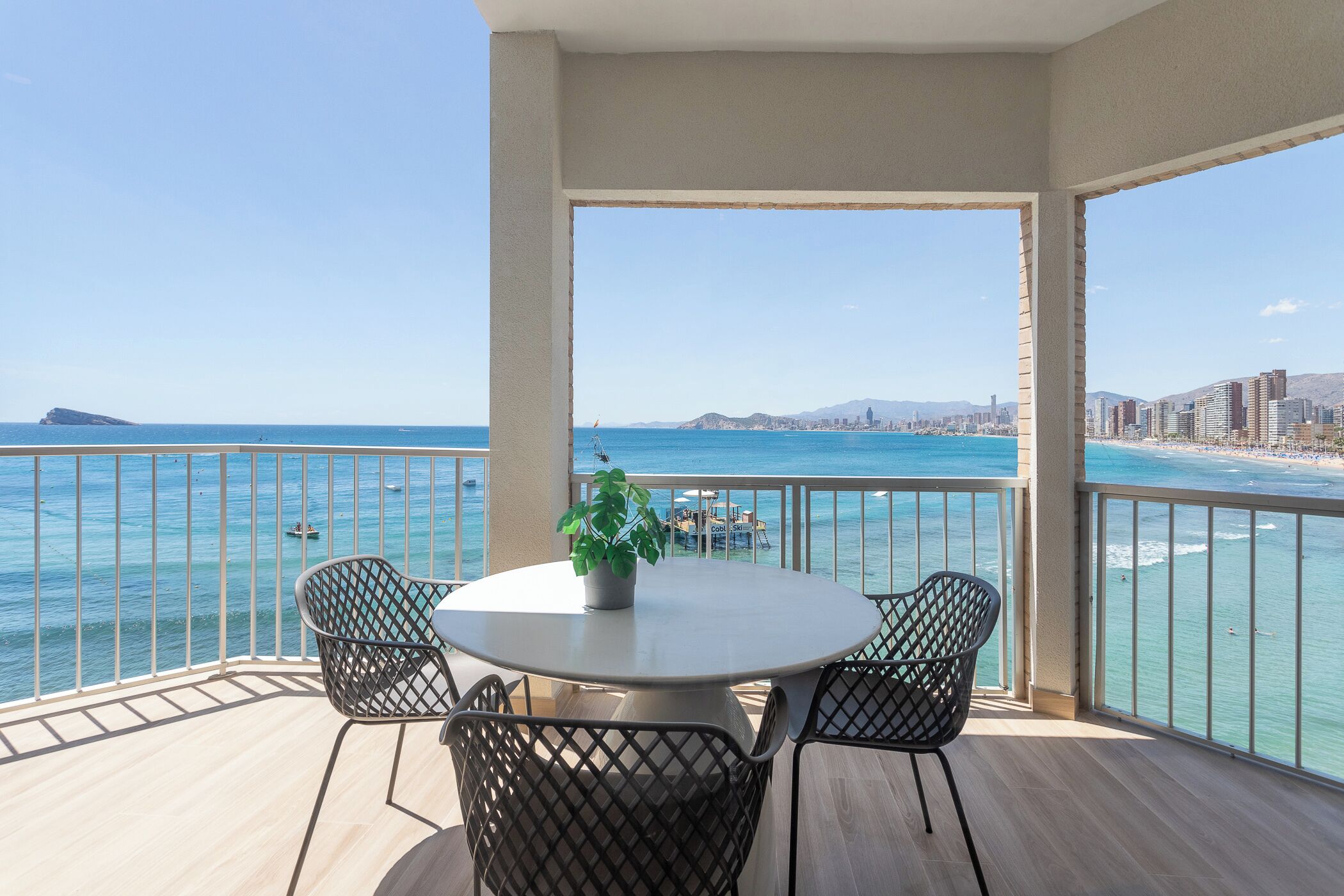 Apartamento superior, 2 quartos, vista para o mar, de frente para o oceano | Terraço/pátio