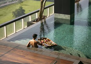 Pequeno-almoço tipo buffet diário (208000 IDR por pessoa) 