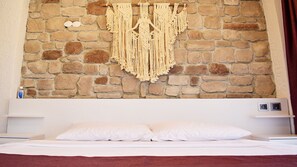 Quarto Económico, 1 cama queen-size, varanda, vista para o jardim | Roupa de alta qualidade, minibar, quartos insonorizados, Wi-fi grátis
