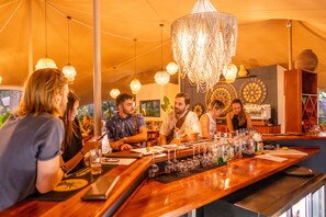 Bar à beira da piscina