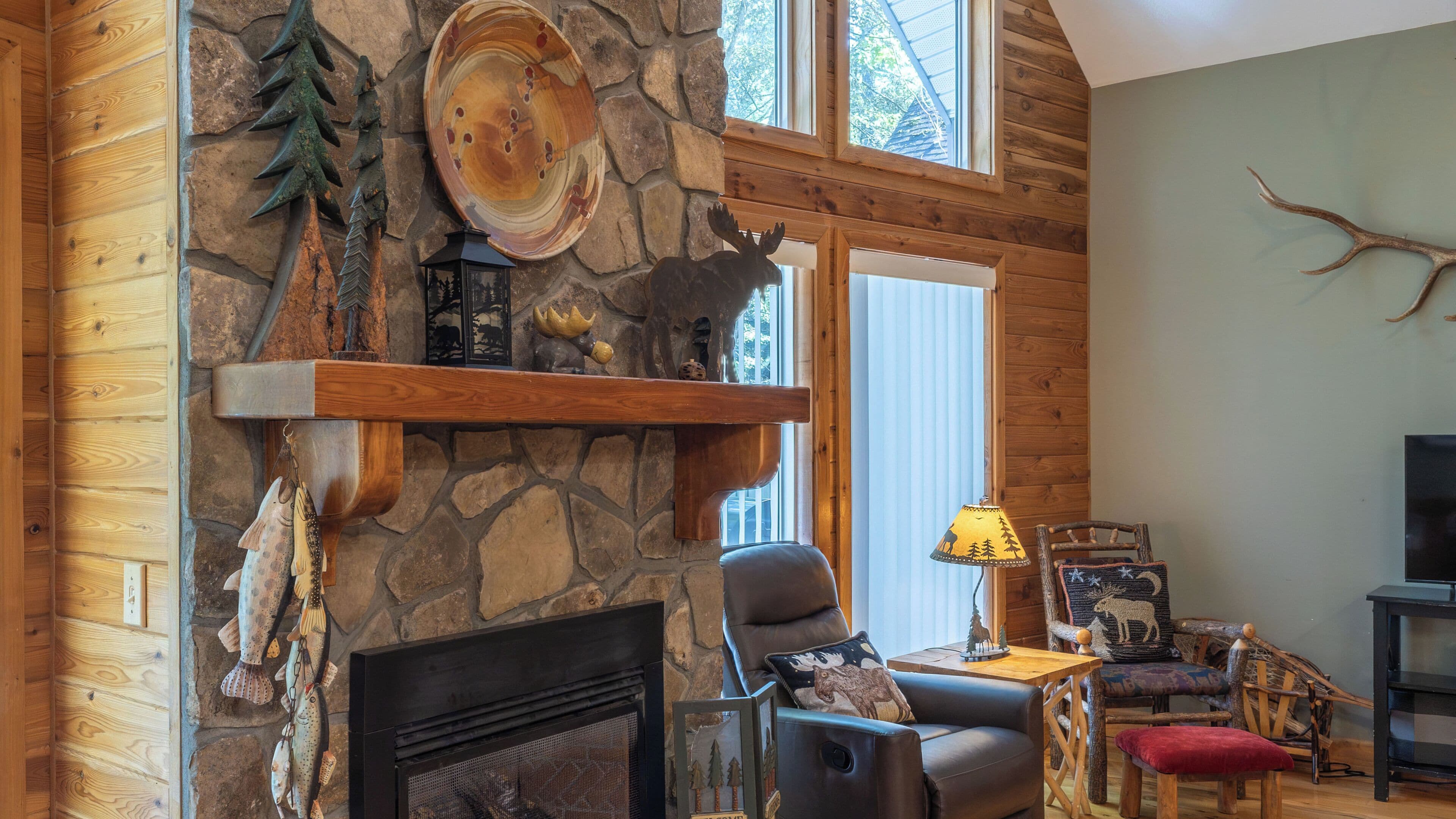 Misty Creek - Charming Creek Side Cabin W/ Hot Tub And Fire Pit Located In Helen - Helen, GA