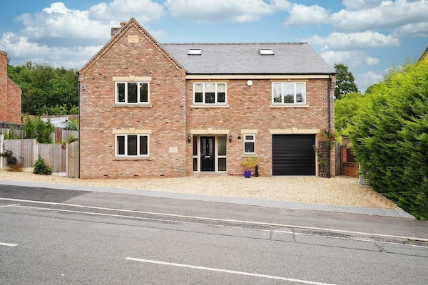 Rent My Spa Home With Pool Table, Hottub And Sauna - Chesterfield