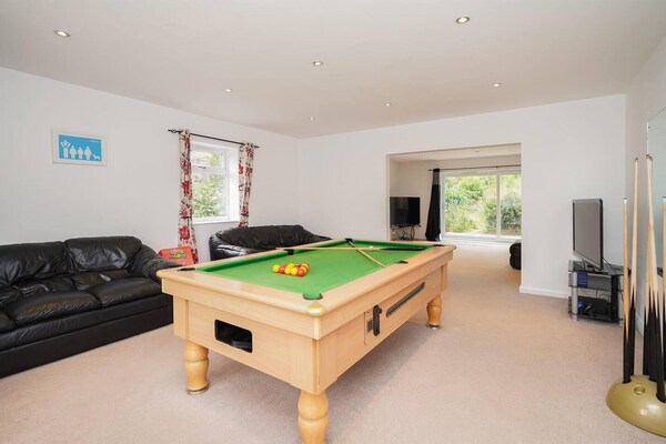 Rent My Spa Home With Pool Table, Hottub And Sauna - 