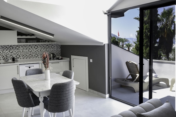 Deluxe Studio, 2 Bedrooms, Balcony, Sea View - KLEOPATRA | Minibar, cofre no quarto