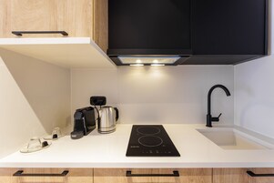 Suite Superior | Cozinha privada | Um frigorífico, uma cafeteira/bule, uma chaleira elétrica 