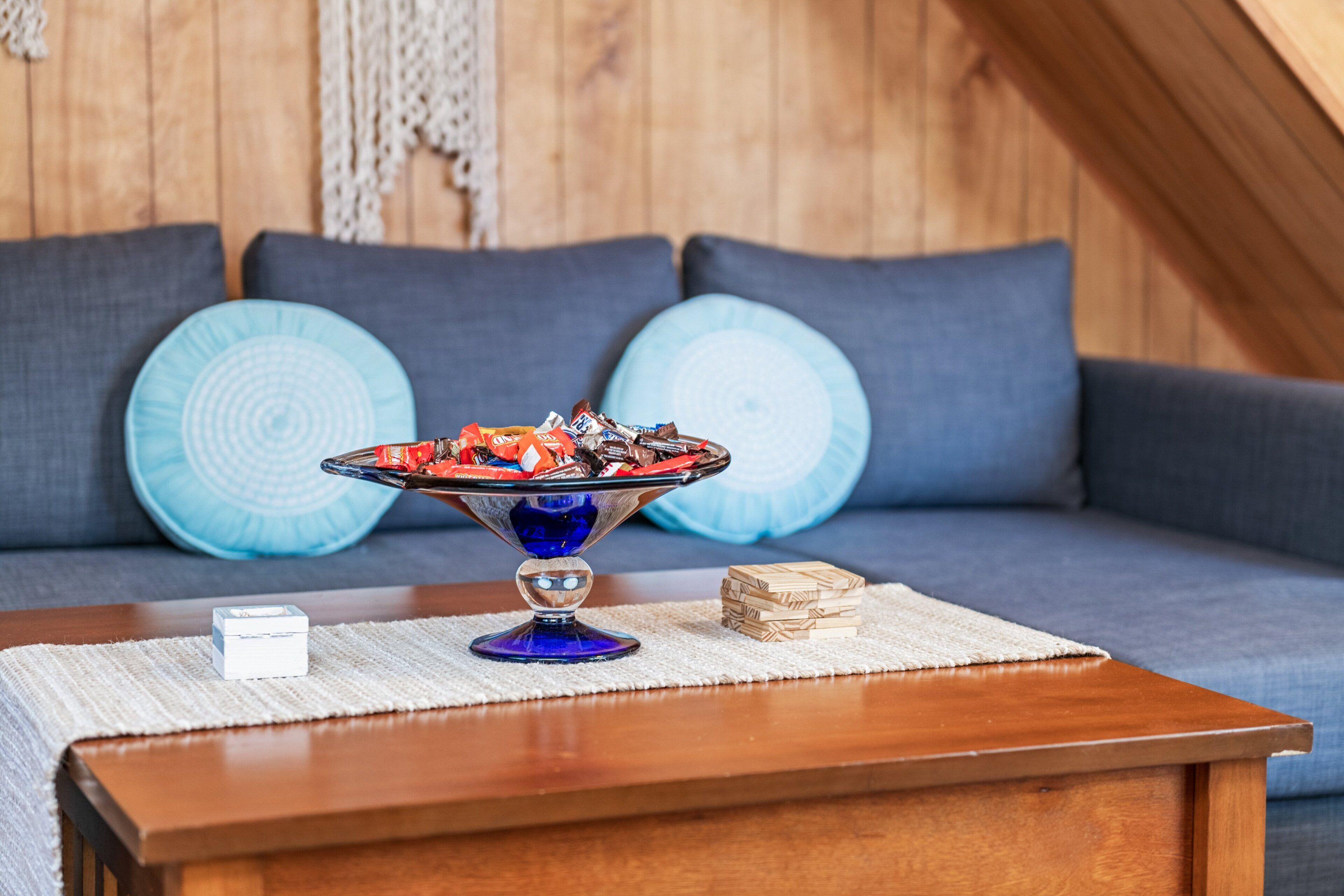 Big Bear Bungalow - Smart Tv, Fireplace Deck, Bbq, Walk To Lake - Big Bear, CA