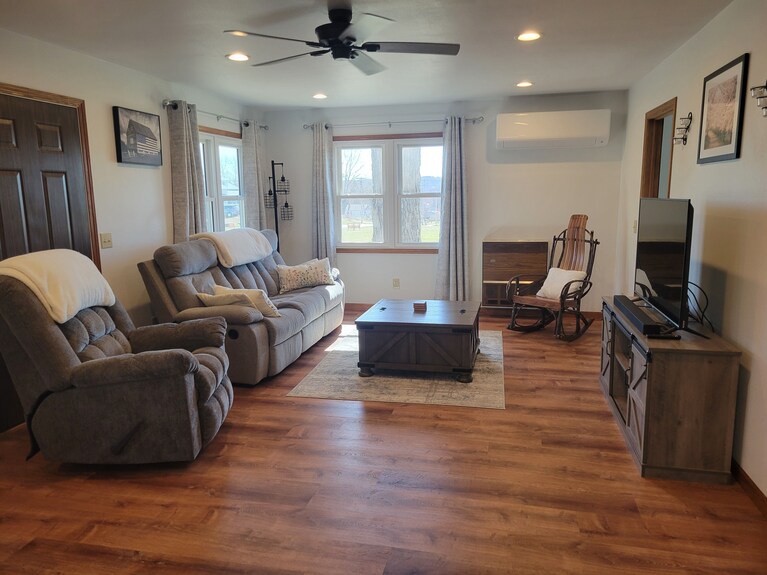 Hillsboro Driftless Guesthouse Is Cozy And Ready For You! - Wisconsin