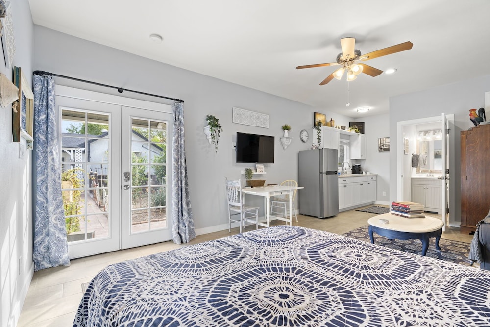 The Hen House: Enchanted Casita Near Downtown Phoenix - Phoenix, AZ
