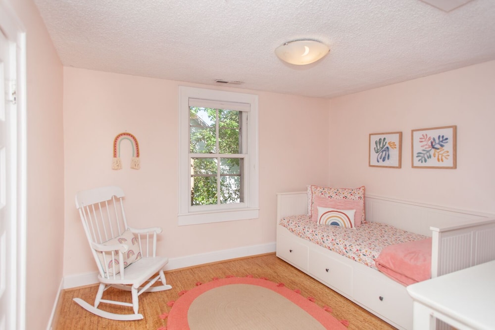 Charming Updated 3 Bedroom Home Near Downtown - Charlottesville, VA