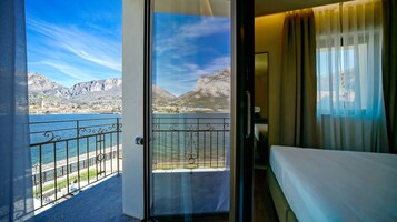 Superior Lake View Balcony | Varanda