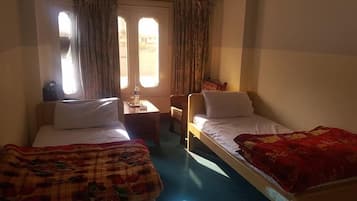 Quarto Duplo Standard | Ferro/tábua de engomar, Wi-fi grátis, roupa de cama fornecida