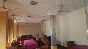 Quarto Triplo Standard | Ferro/tábua de engomar, Wi-fi grátis, roupa de cama fornecida