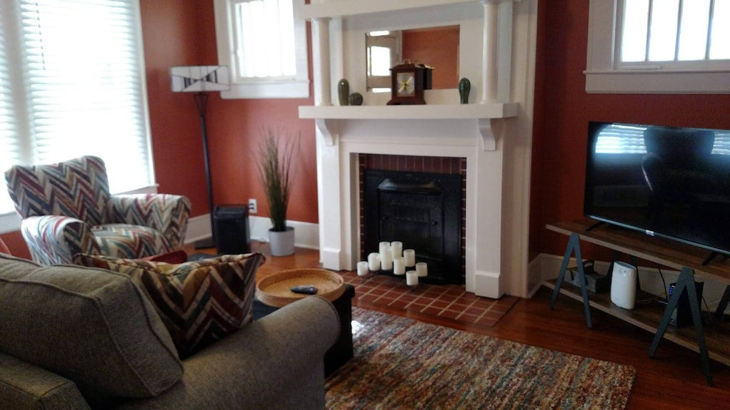 Historic Craftsman Bungalow Near Winston Salem, Wineries And Mountain Activities - Winston-Salem, NC