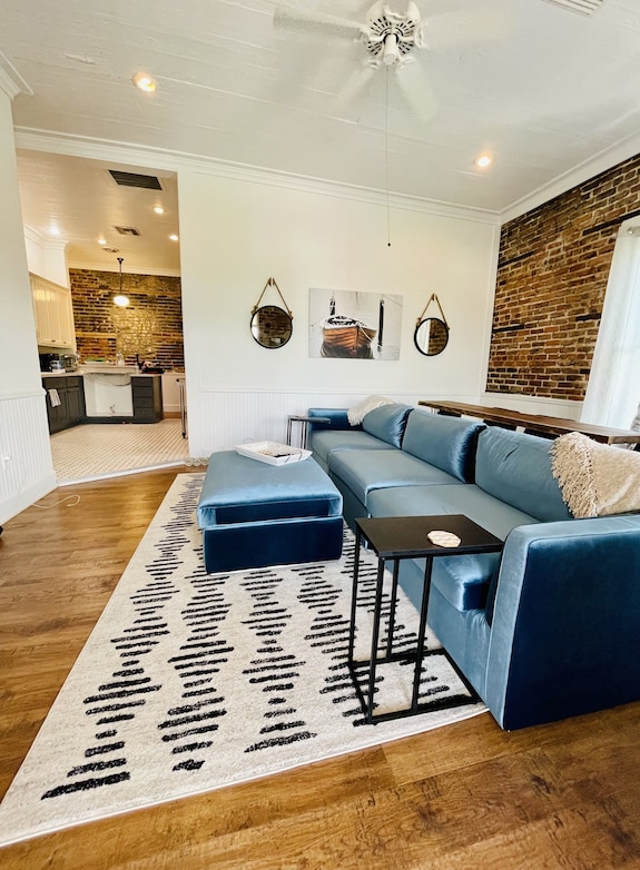 Shopping, Restaurants, Waterfront, Brewery Just Out Your Doorstep! - Apalachicola, FL