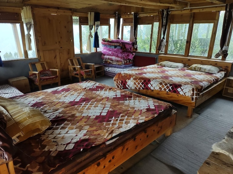 Happy And Peaceful Wooden Cottage With Ample Of Space In 5 Acre Of Apple Orchard - Himachal Pradesh