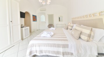 Quarto superluxo | Frigobar, individualmente mobiliados, escrivaninha, Wi-Fi de cortesia