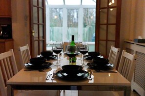 Casa, várias camas | Cozinha privada | Geladeira, micro-ondas, fogão, cooktop