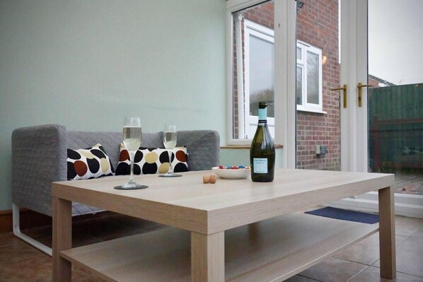 Casa, várias camas | Sala de estar | TV