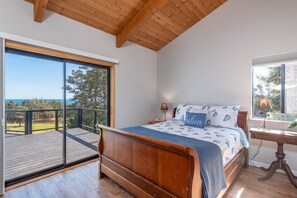 Casa, várias camas, banheira de hidromassagem grande, vista para o oceano | 4 quartos, com mobília individualizada, Wi-fi grátis 