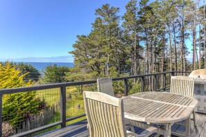 Casa, várias camas, banheira de hidromassagem grande, vista para o oceano | Vista do quarto