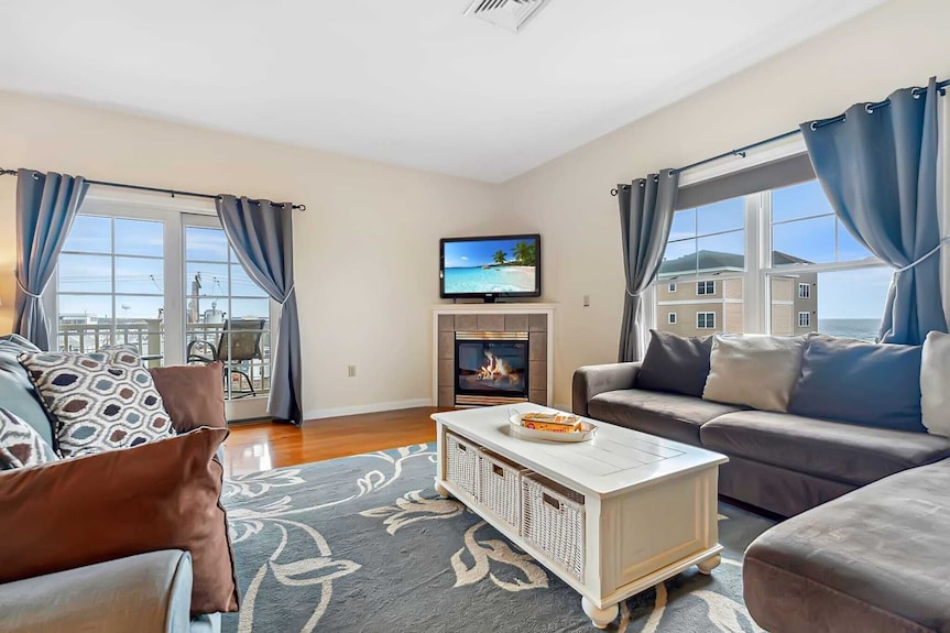 K Street Penthouse | Balcony | Ocean Views | A/c - New Hampshire