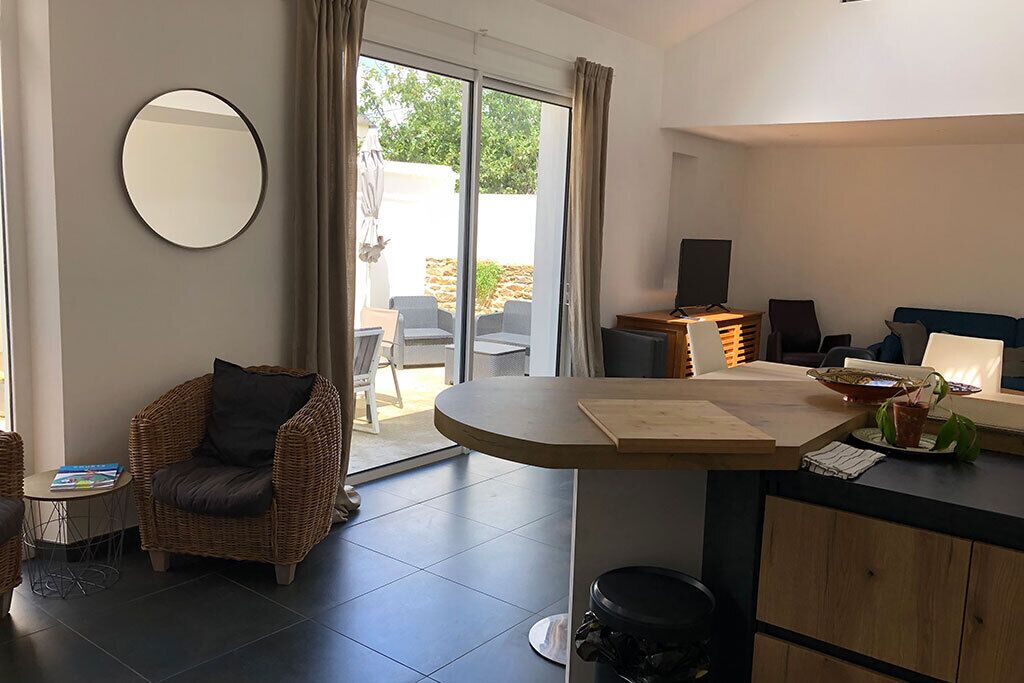 Triplex Nahe Der Stadtmauer Mit Sonnigem Innenhof Und Terrasse. - Concarneau