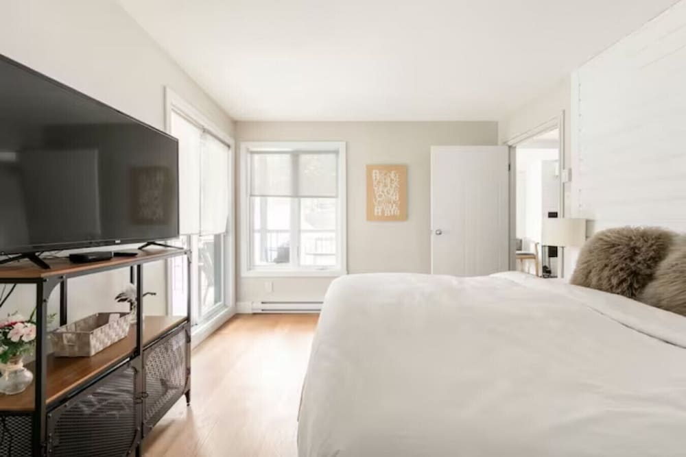 The Outlook Over Lac -Tremblant By Instant Suites - Quebec