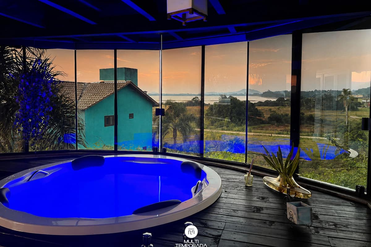 House Premium com Jacuzzi Privativa e Vista do Lago - Ibiraquera Life | Banheira de hidromassagem privativa