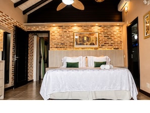 House Premium com Jacuzzi Privativa e Vista do Lago - Ibiraquera Life | Roupa de alta qualidade, secretária, cortinas/cortinados opacos