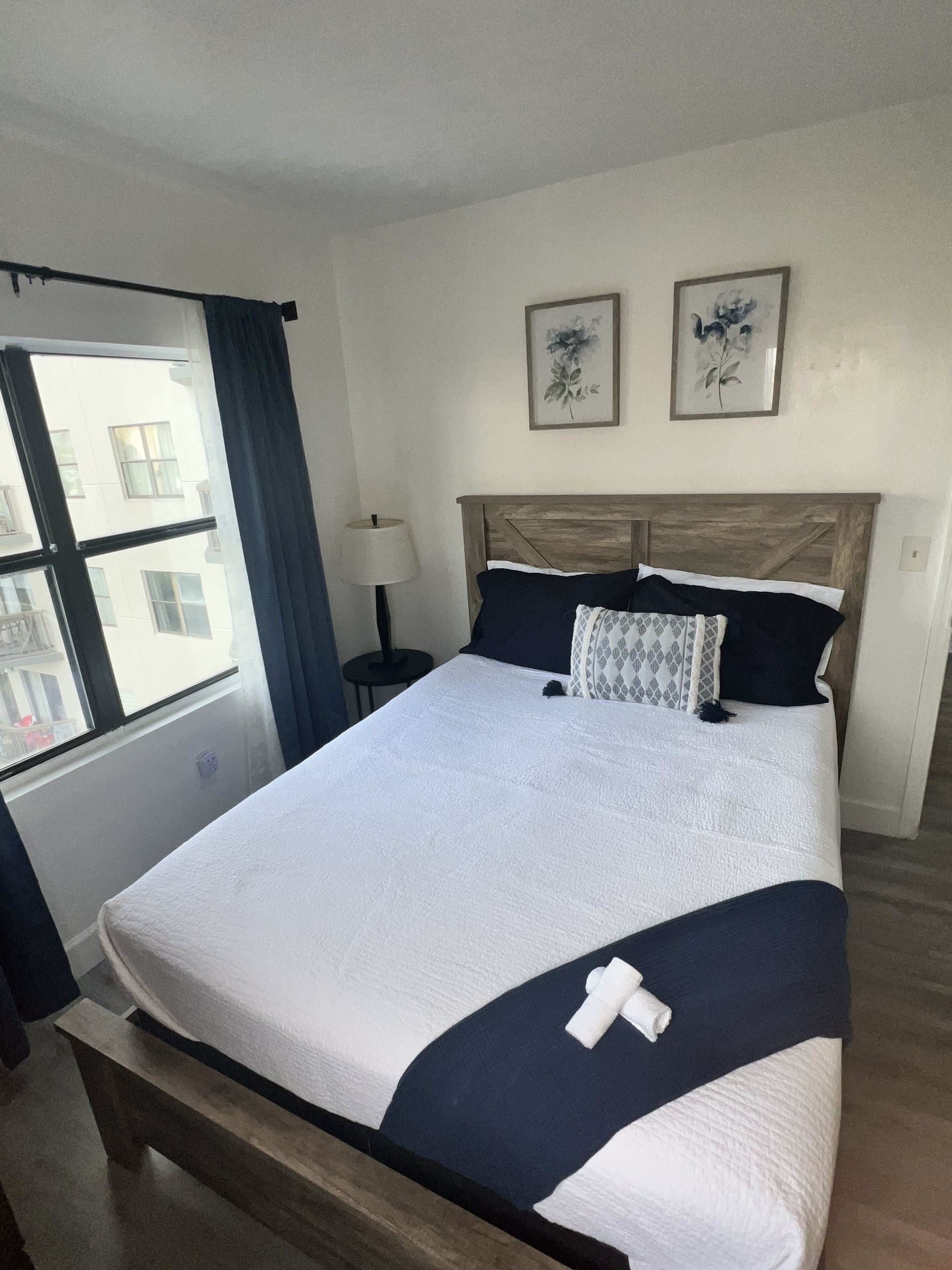 Universal/pool View +Free Parking. Newly Renovated 2bdrm/2bth - Disaster!, Orlando