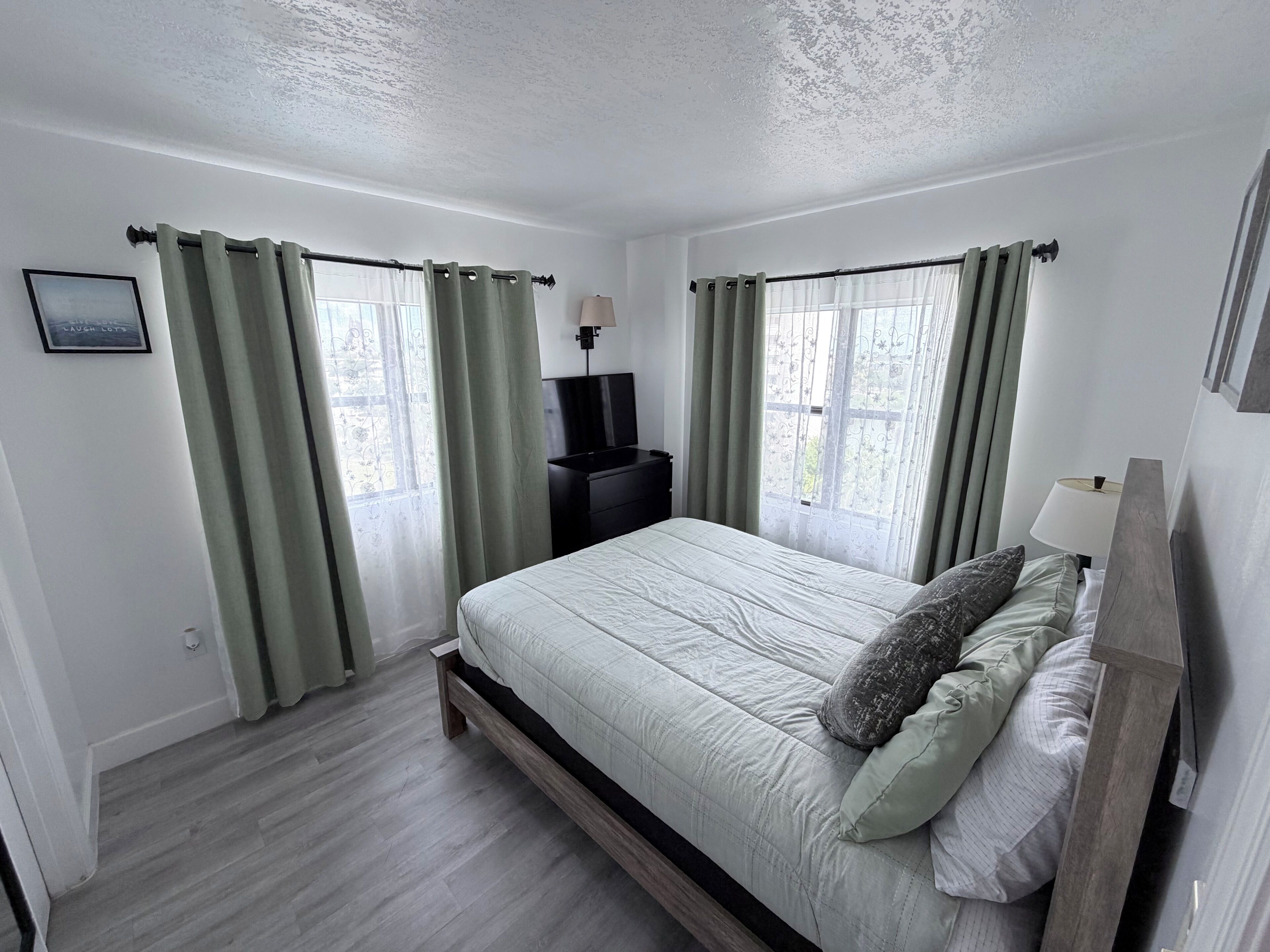 Universal/pool View +Free Parking. Newly Renovated 2bdrm/2bth - Orlando, FL