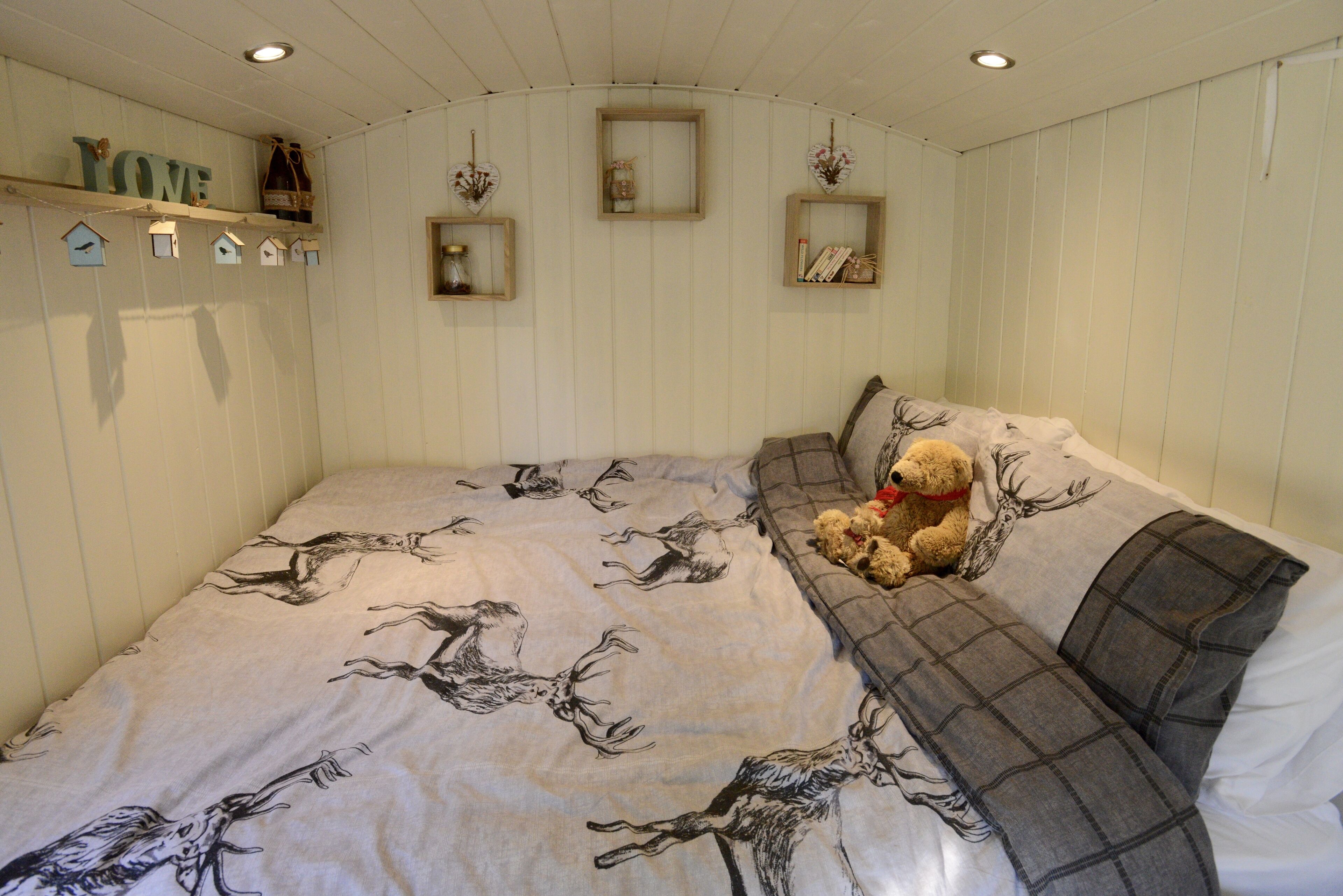 Romantic Shepherd's Hut - Oswestry