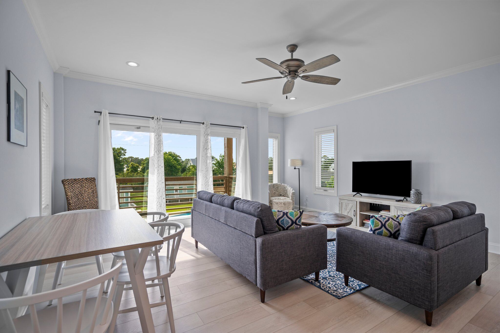 Modern Single Family Home 5 Minute Walk To The Beach! Linens Included! - Carolina Beach State Park, Carolina Beach