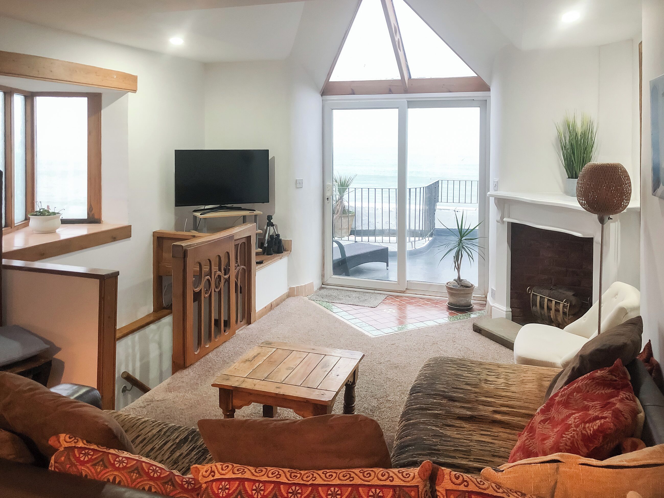 Reverse Level Cottage In Newlyn Stunning Sea Views From The Roof Top Balcony. - Mousehole