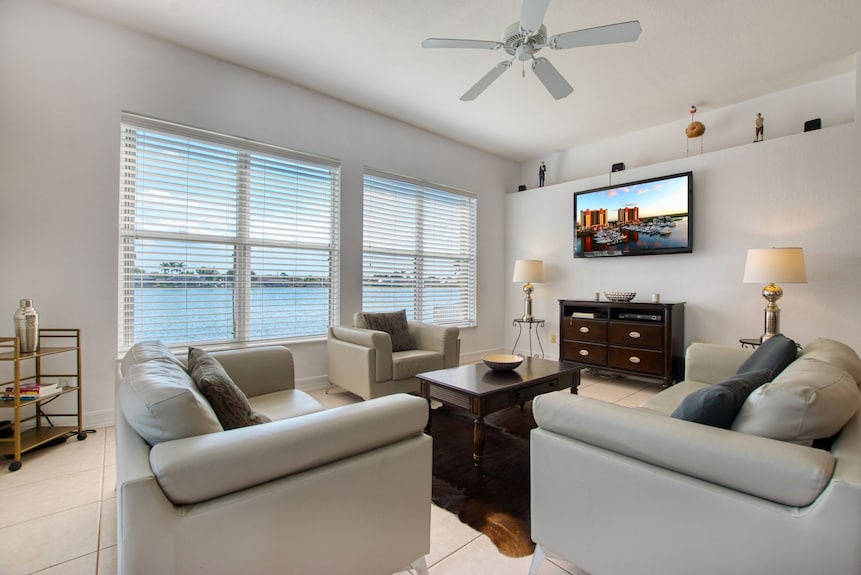 Villa Waterfront Heated Pool & Spa | Waterview | Boat Rental + Tours Voucher Incl. - Fort Myers, FL