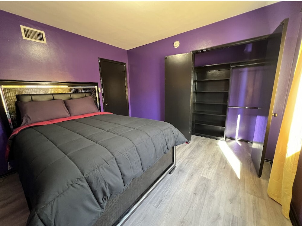 The Purple & Gold House *Near Disneyland, Beaches & Knotts - カリフォルニア州